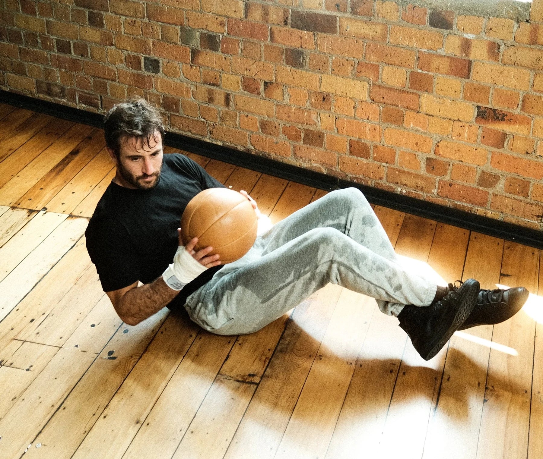 How Premium Leather Gym Gear Helps You Train Better – MODEST VINTAGE PLAYER LTD